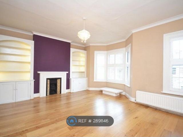 Cavendish Road, London SW12, 2 bed flat to rent, £2,700 pcm | PrimeLocation