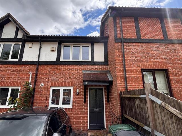 Cavendish Road, Redhill 2 bed terraced house to rent £1,675 pcm £387 pw