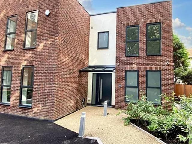 Cavendish Road, Salford, M7 4LW, United Kingdom | 4 bed duplex for rent #137017591 | Rentberry