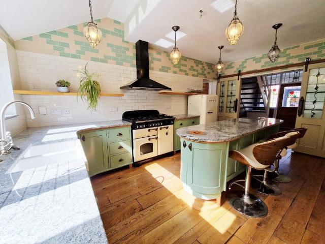 Cavendish Vale, Nottingham. 3 bed semi detached house to rent £1,550 pcm £358 pw