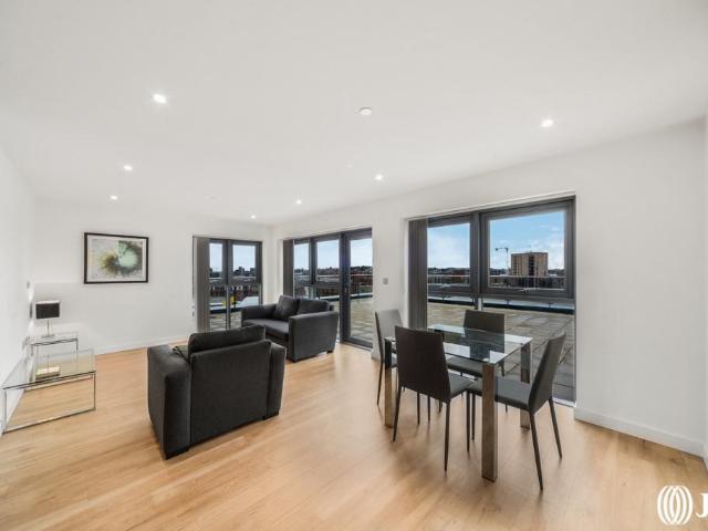 Caversham Road London NW9 2 bed apartment to rent £2,500 pcm £577 pw