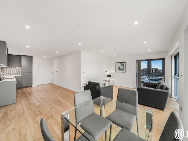Caversham Road, London NW9, 2 bed flat to rent, £2,500 pcm | PrimeLocation