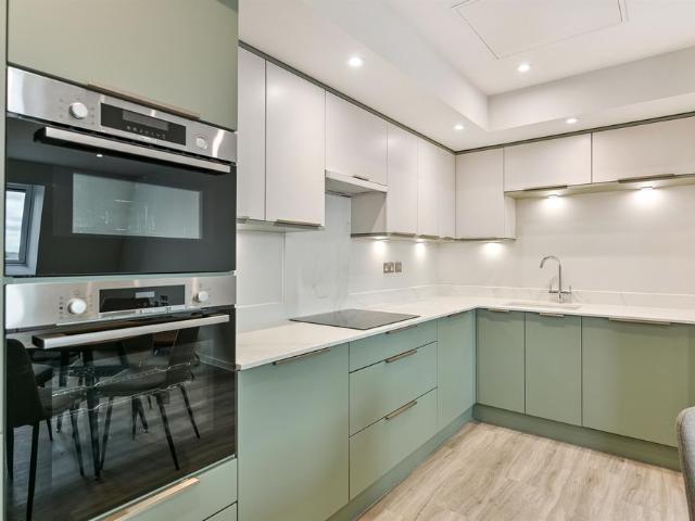 Caversham Road, Reading, RG1 7EB
