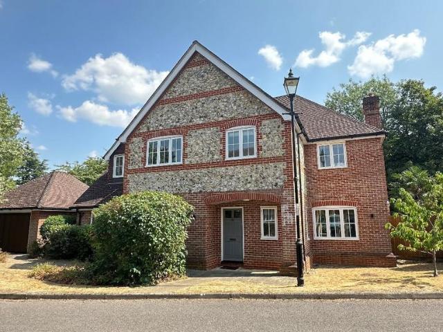Caversham, Reading RG4 5 bed detached house to rent £3,500 pcm £808 pw