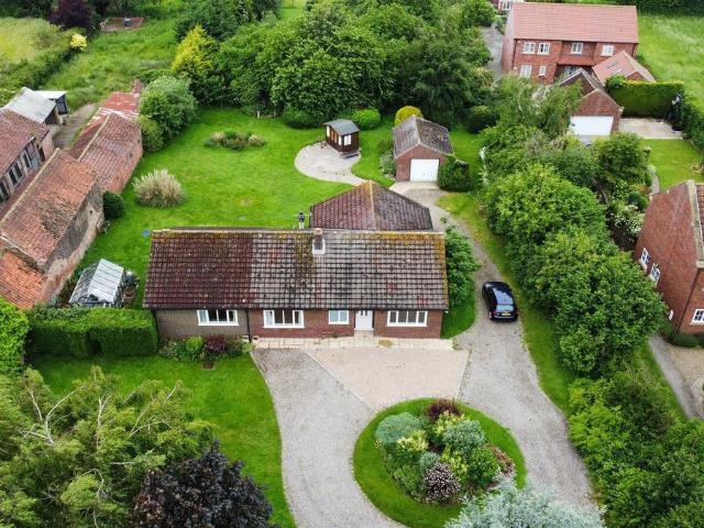 Cawood Road, Stillingfleet, York YO19, 4 bed detached bungalow to rent, £1,900 pcm | PrimeLocation