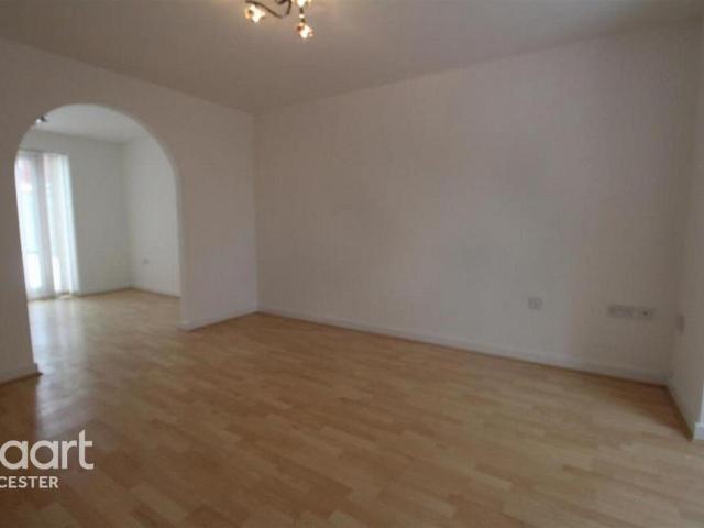 Cawston Close, Leicester 3 bed detached house to rent £1,395 pcm £322 pw