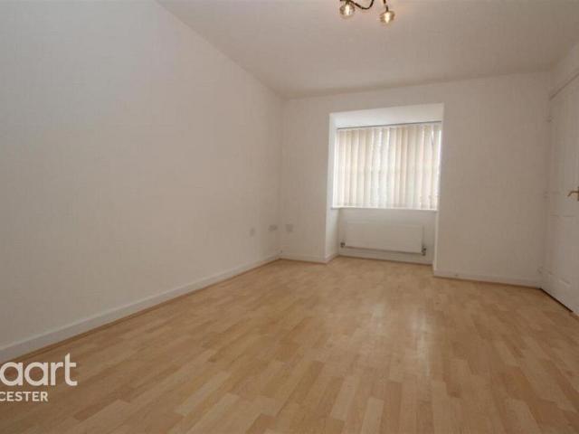 Cawston Close, Leicester 3 bed detached house to rent £1,395 pcm £322 pw