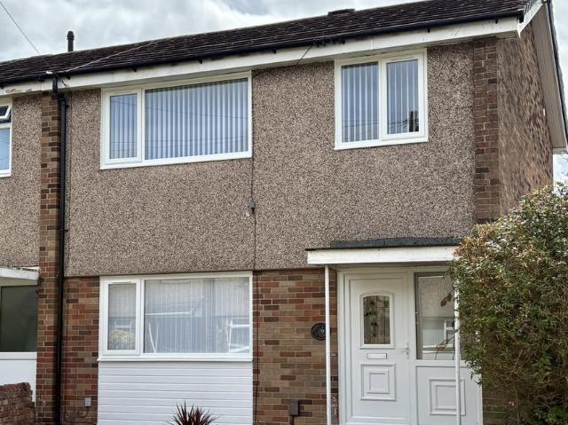 Caxton Close, Great Sutton, Ellesmere. 3 bed end of terrace house to rent £1,095 pcm £253 pw