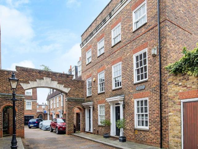 Caxton Mews, Brentford TW8, 4 bed property to rent, £3,850 pcm | PrimeLocation