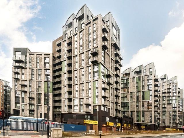 Caxton Street North, Canning Town E16, 1 bed flat to rent, £2,000 pcm | PrimeLocation
