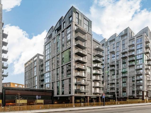 Caxton Street North, London E16 1 bed flat to rent £1,850 pcm £427 pw