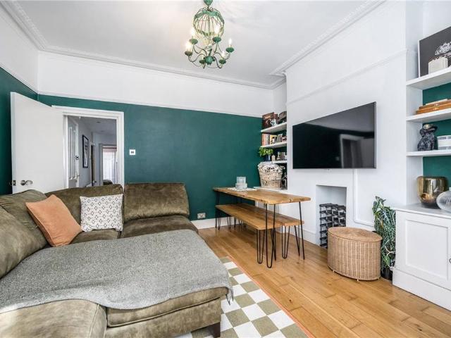 Caxton Road, London W12, 2 bed flat to rent, £2,950 pcm | PrimeLocation