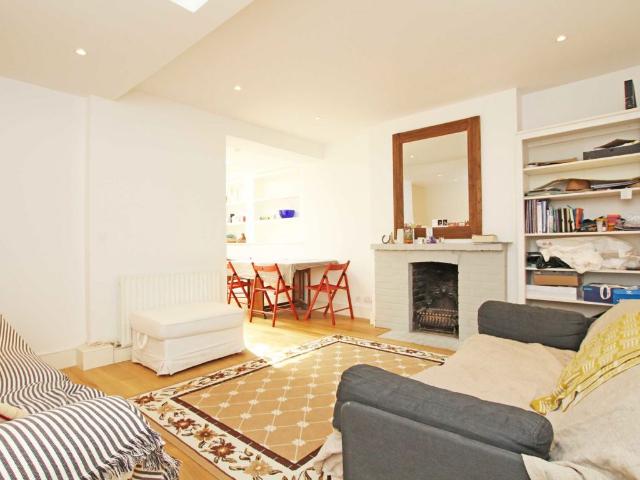 Caxton Road, Shepherds Bush W12, 2 bed flat to rent, £2,600 pcm | PrimeLocation