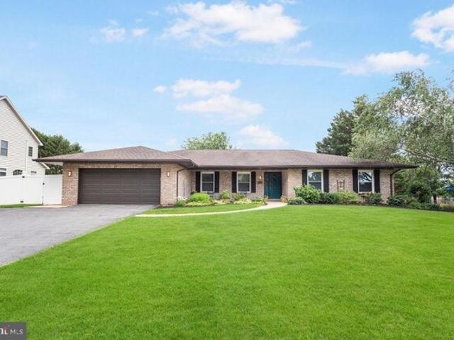 Cayuga Ln, York, Home For Sale