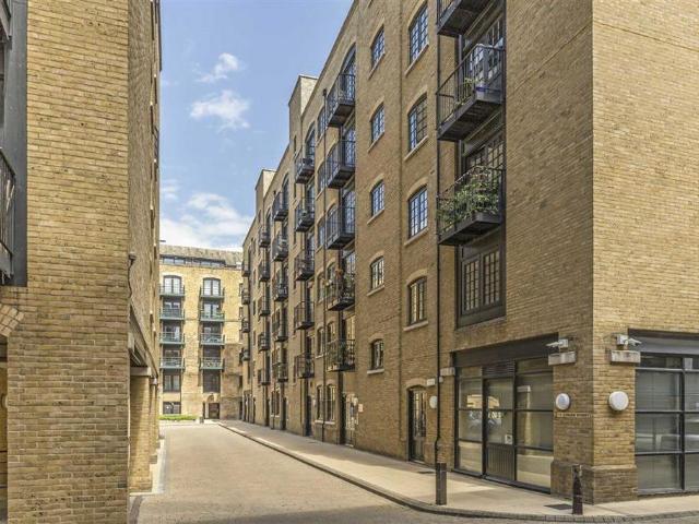 Cayenne Court, London SE1 1 bed flat to rent £2,350 pcm £542 pw