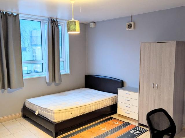 Cazenove Road, London N16, 3 bed flat to rent, £2,600 pcm | PrimeLocation