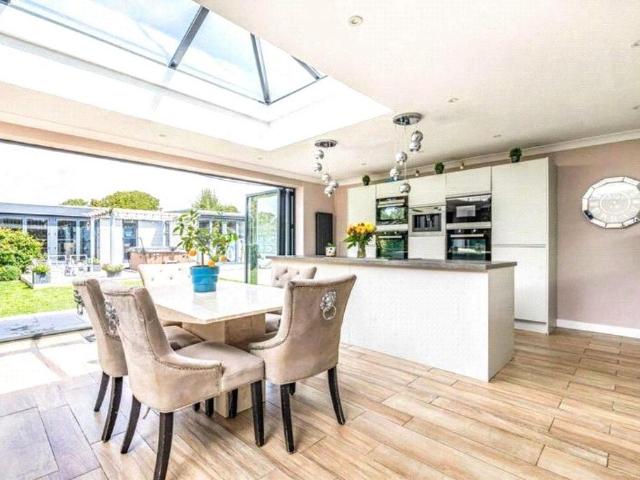 Cemetery Lane, West Sussex PO10 5 bed bungalow to rent £3,250 pcm £750 pw