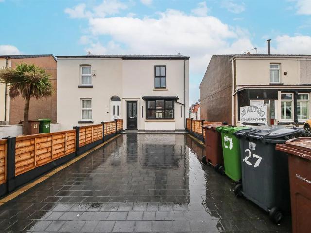 Cemetery Road, Southport PR8 3 bed semi detached house to rent £29,467 pcm £6,800 pw