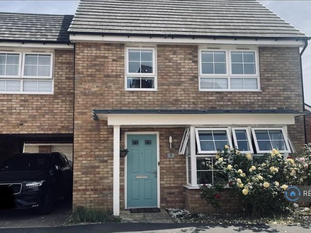 Centaur Court, Milton Keynes, MK10 4 bed detached house to rent £2,400 pcm £554 pw