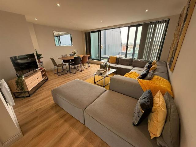 Centenary House, Leeds LS2, 2 bed flat to rent, £2,200 pcm | PrimeLocation