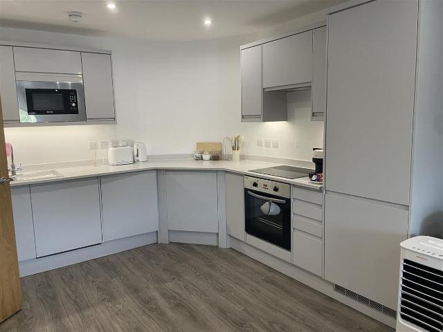 Centenary House, North Street, Leeds LS2, 1 bed flat to rent, £1,200 pcm | PrimeLocation