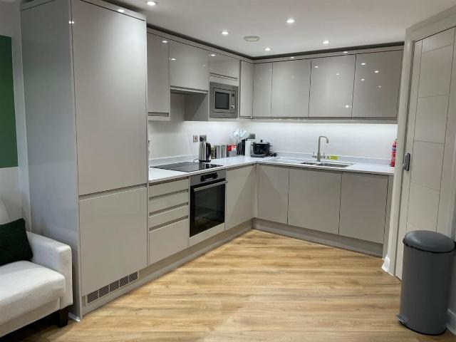 Centenary House, North Street, Leeds LS2, 1 bed flat to rent, £1,250 pcm | PrimeLocation
