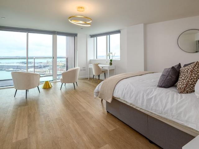 Centenary Plaza, Southampton SO19, 2 bed flat to rent, £2,907 pcm | PrimeLocation