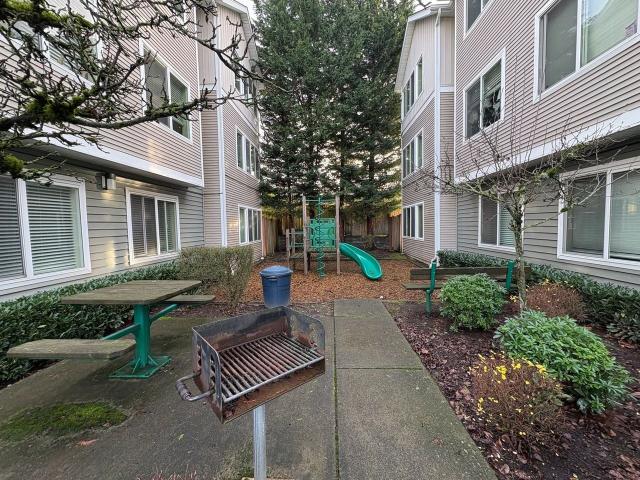 Centerwood Apartments 2 Bedroom Apartment for Rent at 10790 16th Ave Sw, Seattle, WA 98146