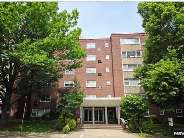 Center Ave Apt F, Fort Lee, Condo For Sale