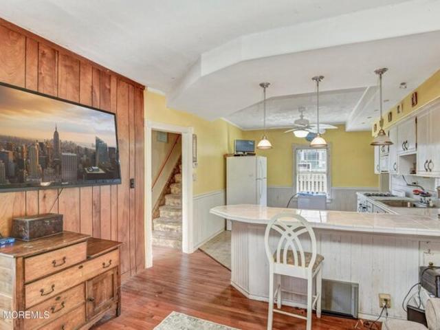Center Ave, Leonardo, Home For Sale