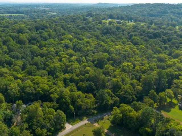 Center Star Rd, Columbia, TN 38401