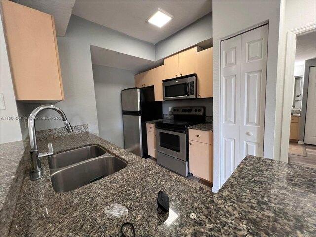 Centergate Dr Apt,miramar, Condo For Sale