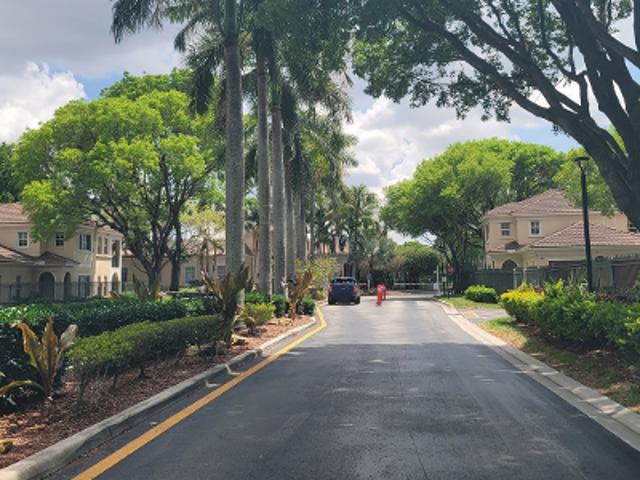 Centergate Dr