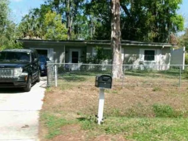 Centerhill Dr N