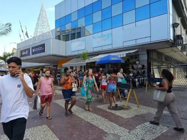 Centro comercial polo1 para aluguel tem 33 metros quadrados em Madureira Rio de Janeiro RJ