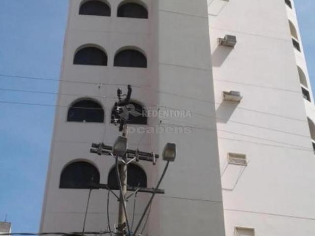 Centro Apto com garagem, esquina, 262,42 m² de área total, 3 dorms, sacadas em todos, vago, ocupaç
