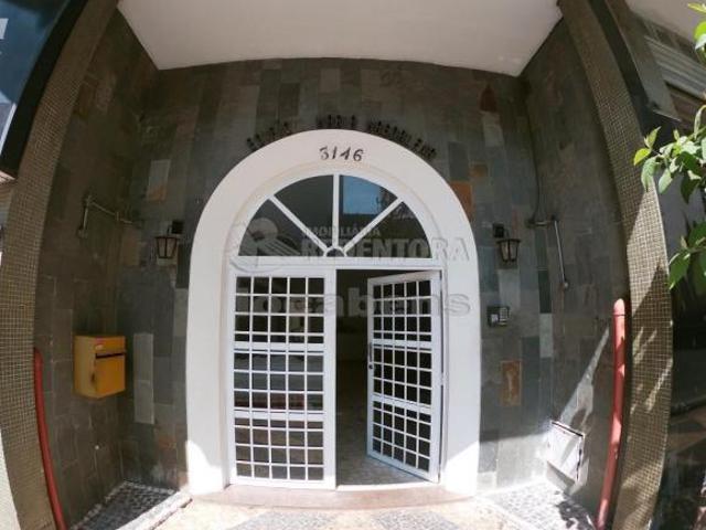 Centro Apartamento com 03 dormitórios sendo todos com armários embutidos