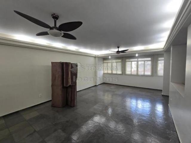 Centro Apartamento com 03 dormitórios sendo 01 tipo apartamento