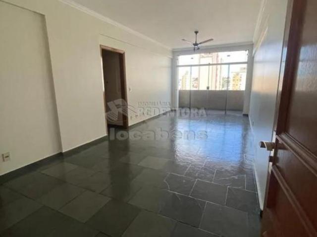 Centro Apartamento amplo com 3 dormitórios em excelente localização