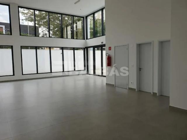 Centro empresarial burgos loja 242,50 m²