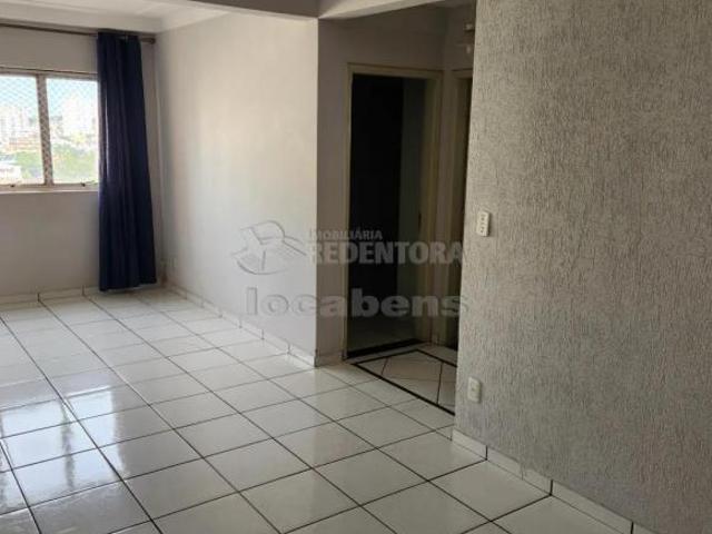 Centro / Edifício A. Necchi Apartamento com 02 dormitórios com armários embutidos