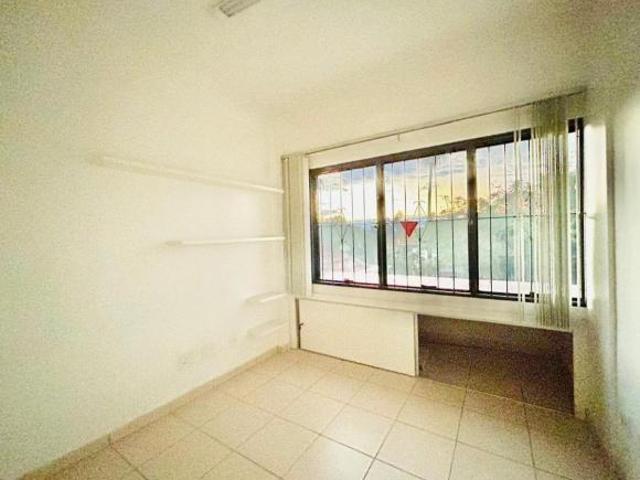 Centro Profissional El Greco Sala Comercial no Bairro Petrópolis