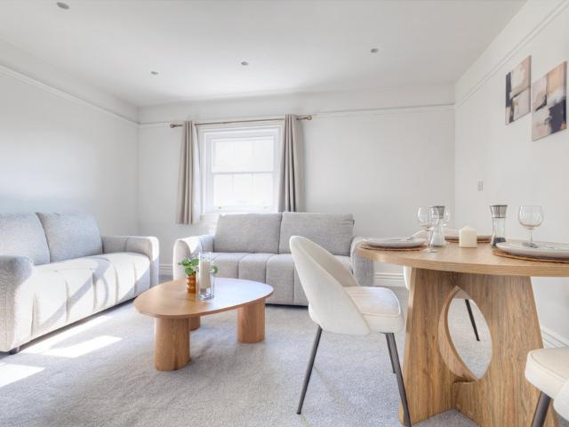 Central Maidstone 2 Bed Family Apartment | Sleeps
