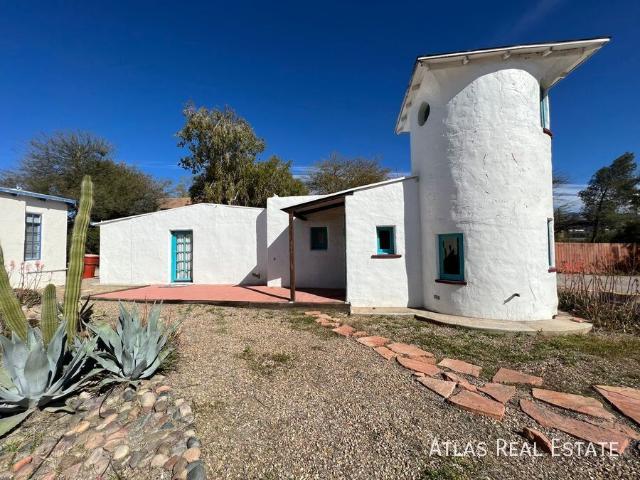 Central One Bedroom House Unique Must See