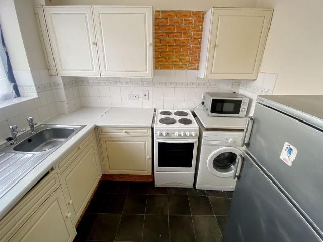 Central Avenue, Enfield EN1, 1 bed flat to rent, £1,350 pcm | PrimeLocation