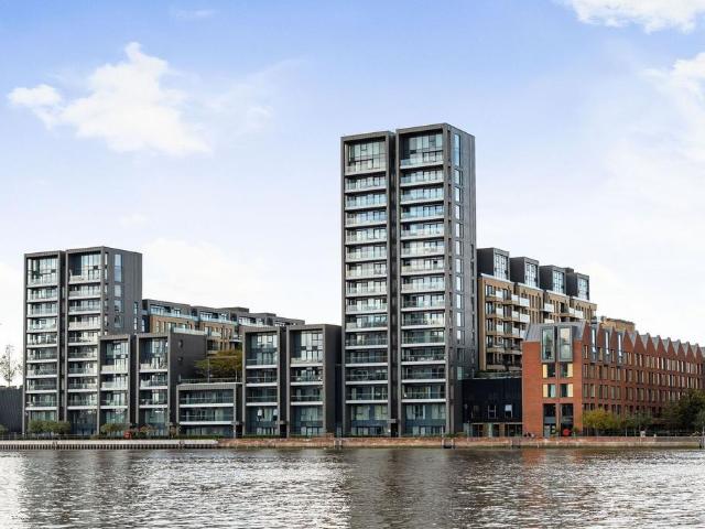 Central Avenue, Fulham, London, SW6 2 bed flat to rent £6,994 pcm £1,614 pw