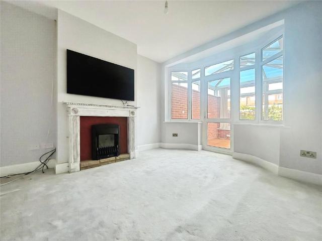 Central Avenue, Hounslow, TW3 3 bed semi detached house to rent £2,400 pcm £554 pw