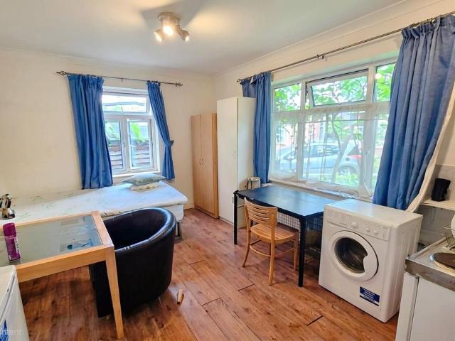 Central Avenue, Hounslow TW3, Room to rent, £775 pcm | PrimeLocation