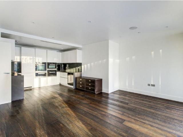 Central Avenue, Imperial Wharf. 3 bed flat to rent £3,792 pcm £875 pw