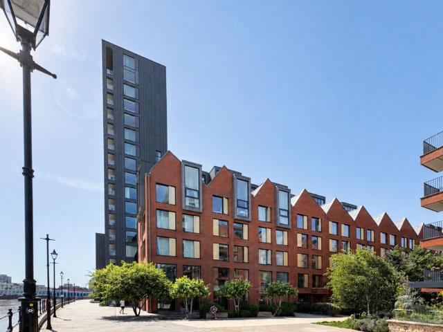 Central Avenue, London SW6, 2 bed flat to rent, £3,600 pcm | PrimeLocation